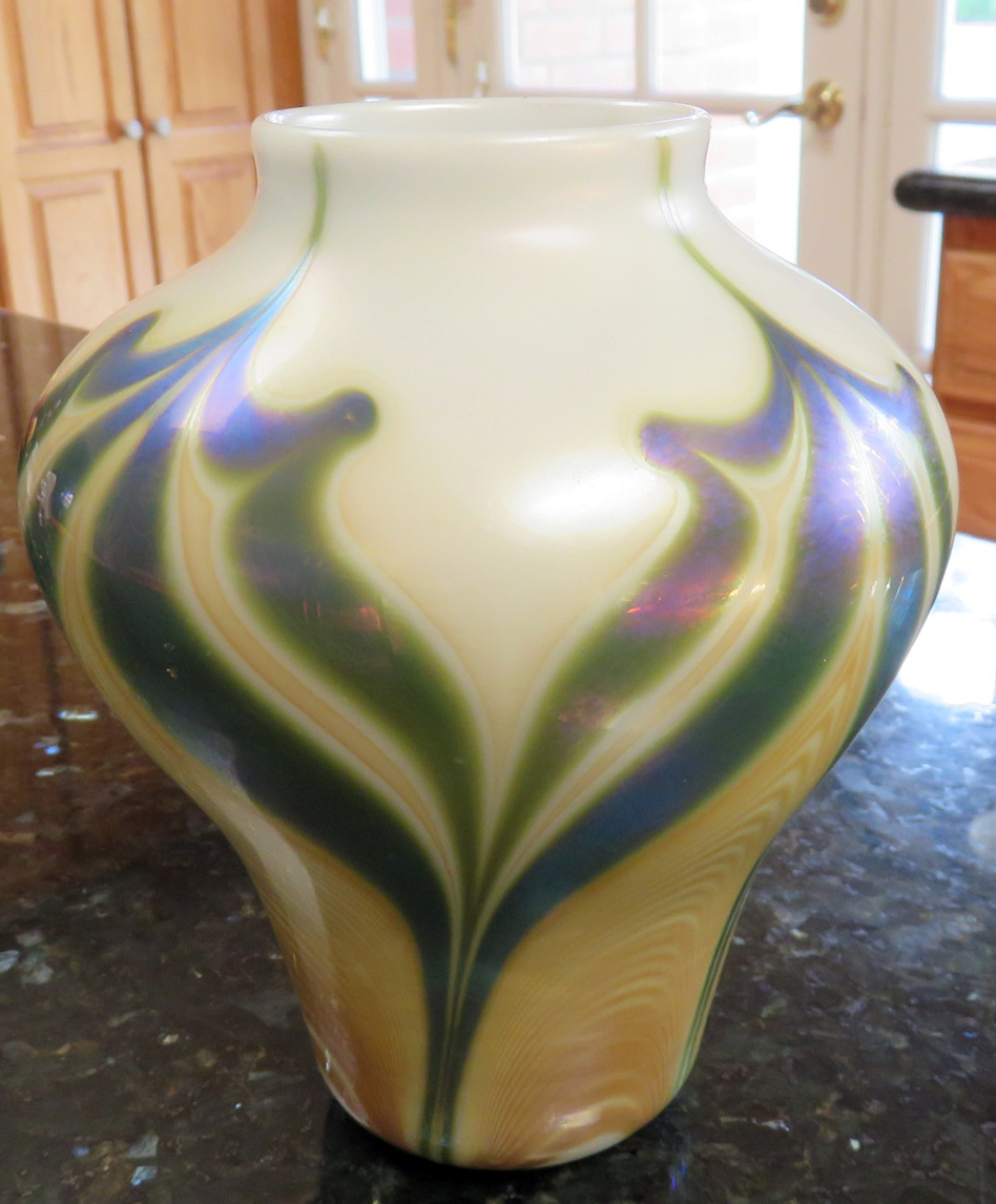 Vintage 1974 Roland R Correia Blown Moonstone Art Glass Vase Pulled Feather