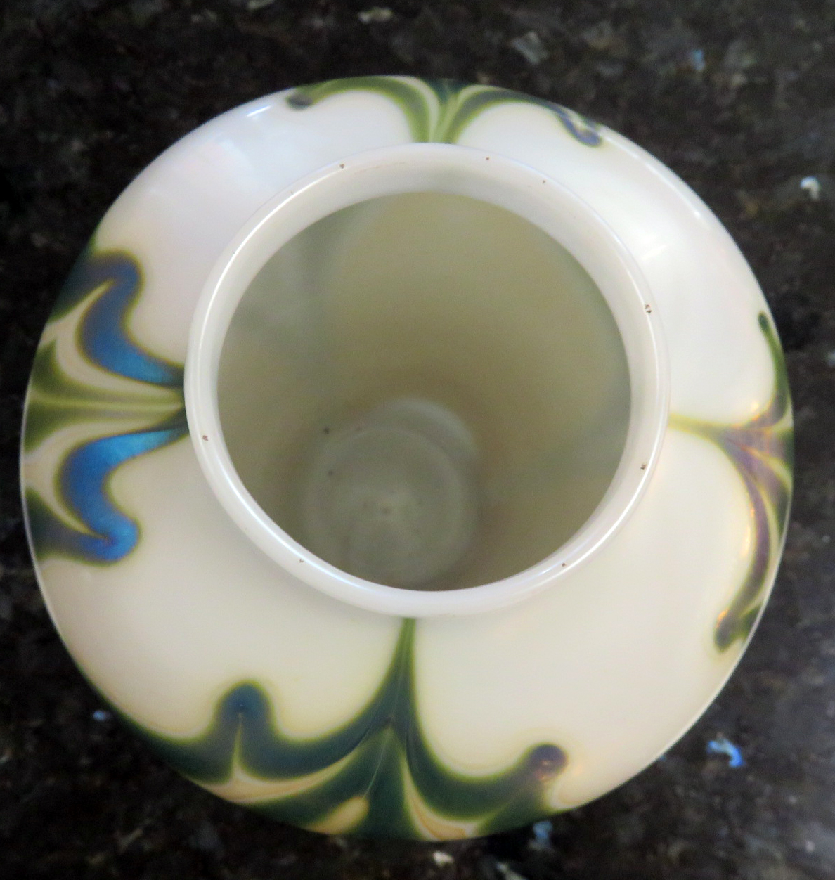 Vintage 1974 Roland R Correia Blown Moonstone Art Glass Vase Pulled Feather