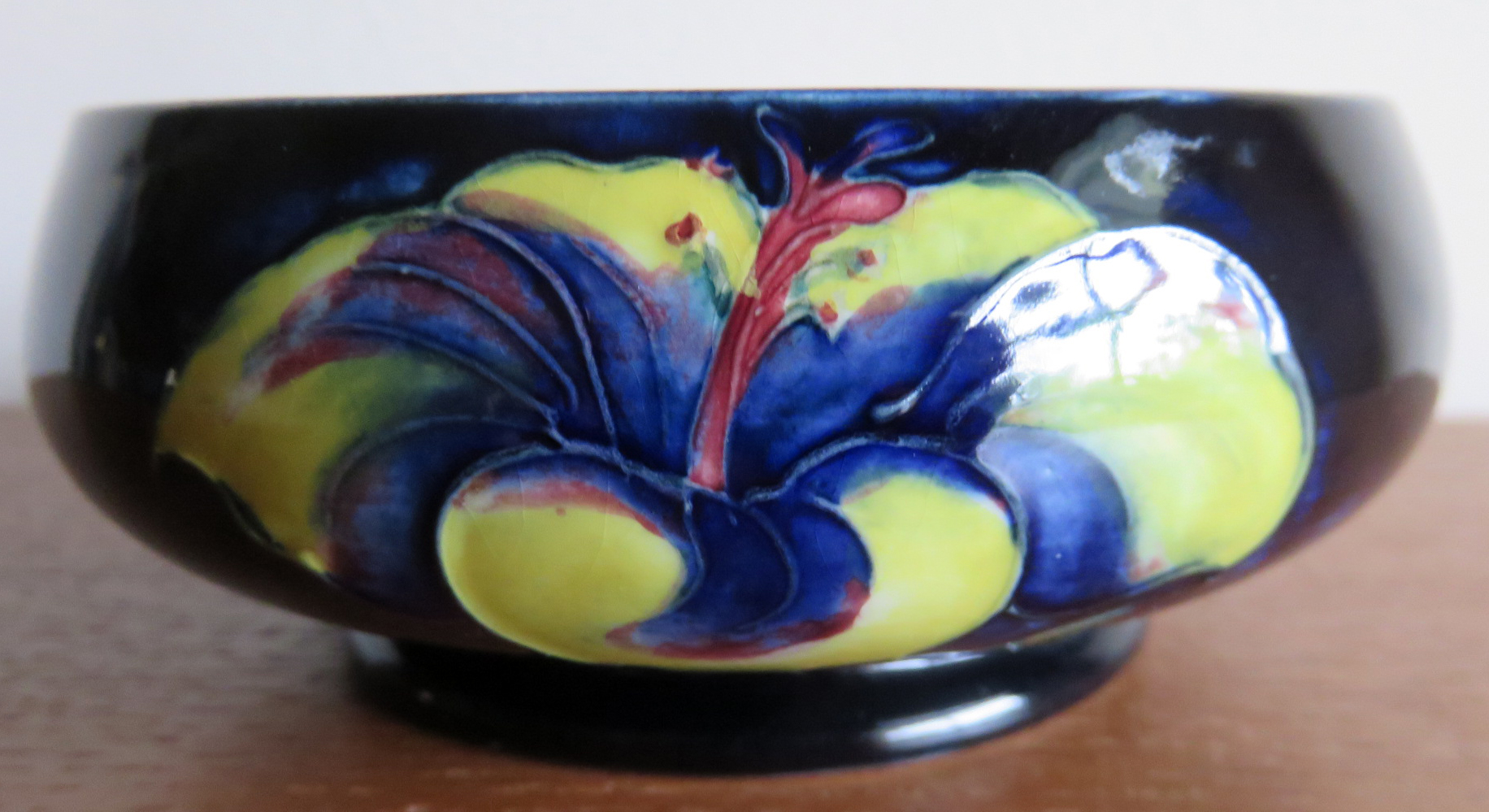 Moorcroft Hibiscus Cobalt Blue Footed Bowl maybe sans lid