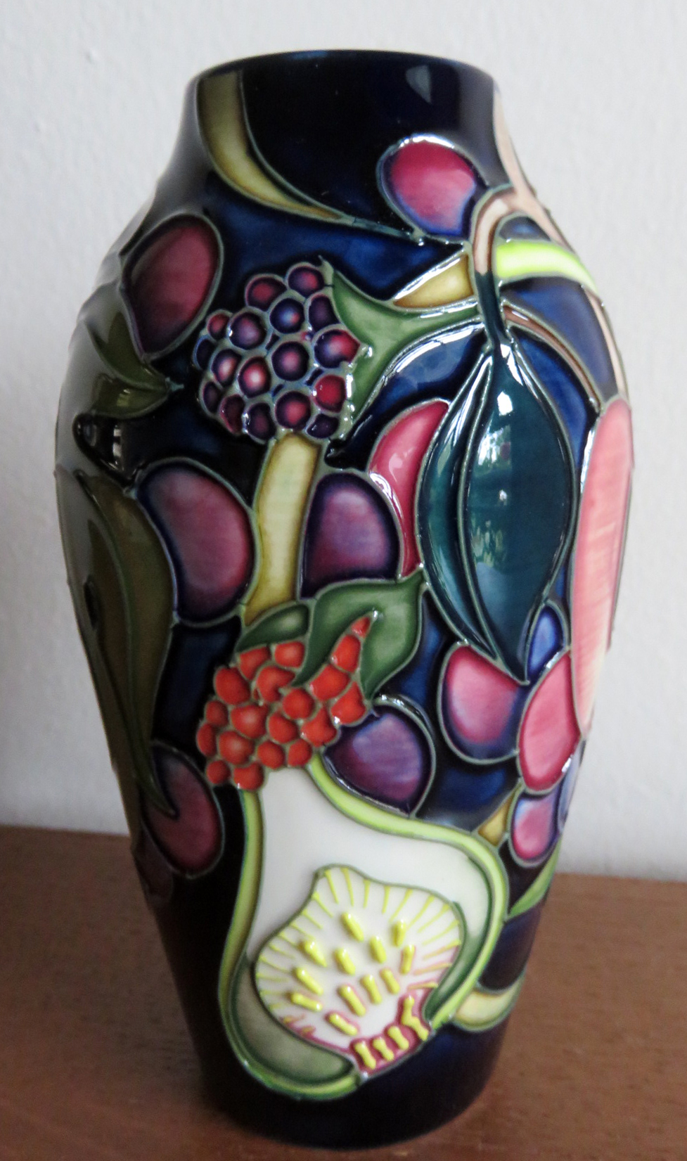 Moorcroft QUEEN'S CHOICE 4inch vase copyright 2000 produced 2007 ...
